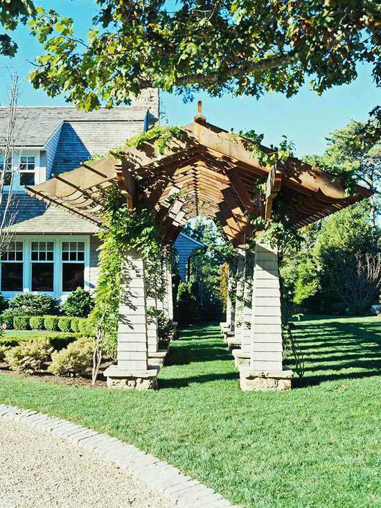 Clever Landscaping – stylish transition from the front to the back yard ... Clever Landscaping – stylish transition from the front to the back yard ...